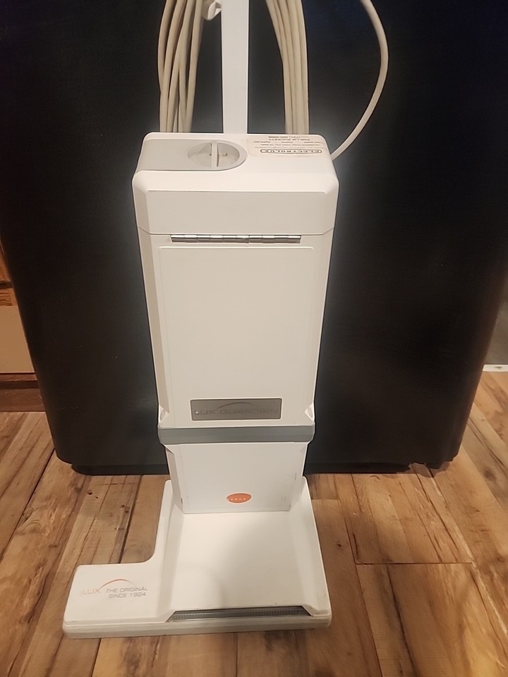 Aerus Electrolux Lux Guardian Upright Vacuum Cleaner Working U147F ...