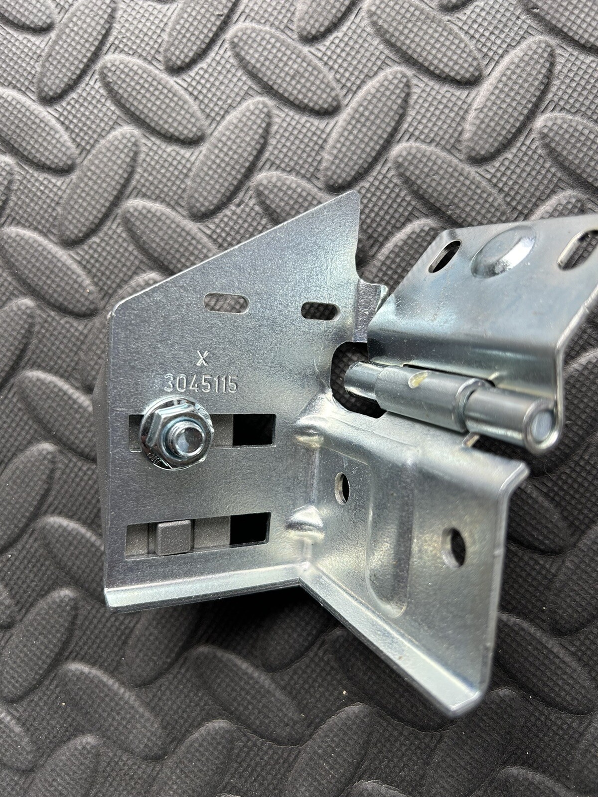Hormann Garador sectional garage door Intermediate bracket Left Hand ...