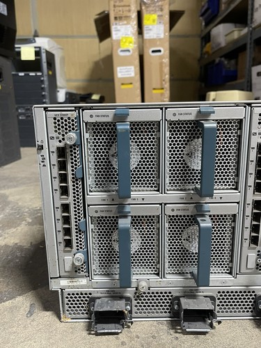 Cisco UCS 5108 Blade Server Chassis N20-C6508 V02 4x B230 M2 8x E7-2870 ...