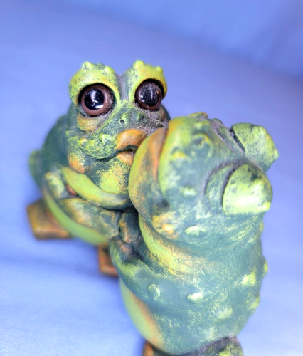 Hugging Kissing Frogs Toads 1993 Love Themed Ceramic Green Figurine ...