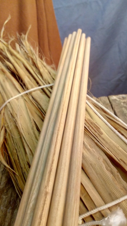 Wooden arrow shafts. 10 blanks for traditional arrows made of Ash. 32 ...