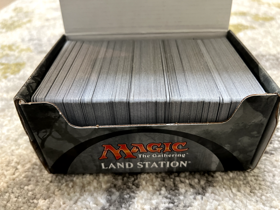 Magic The Gathering Land Station 400 Basic Land Cards in Reusable ...