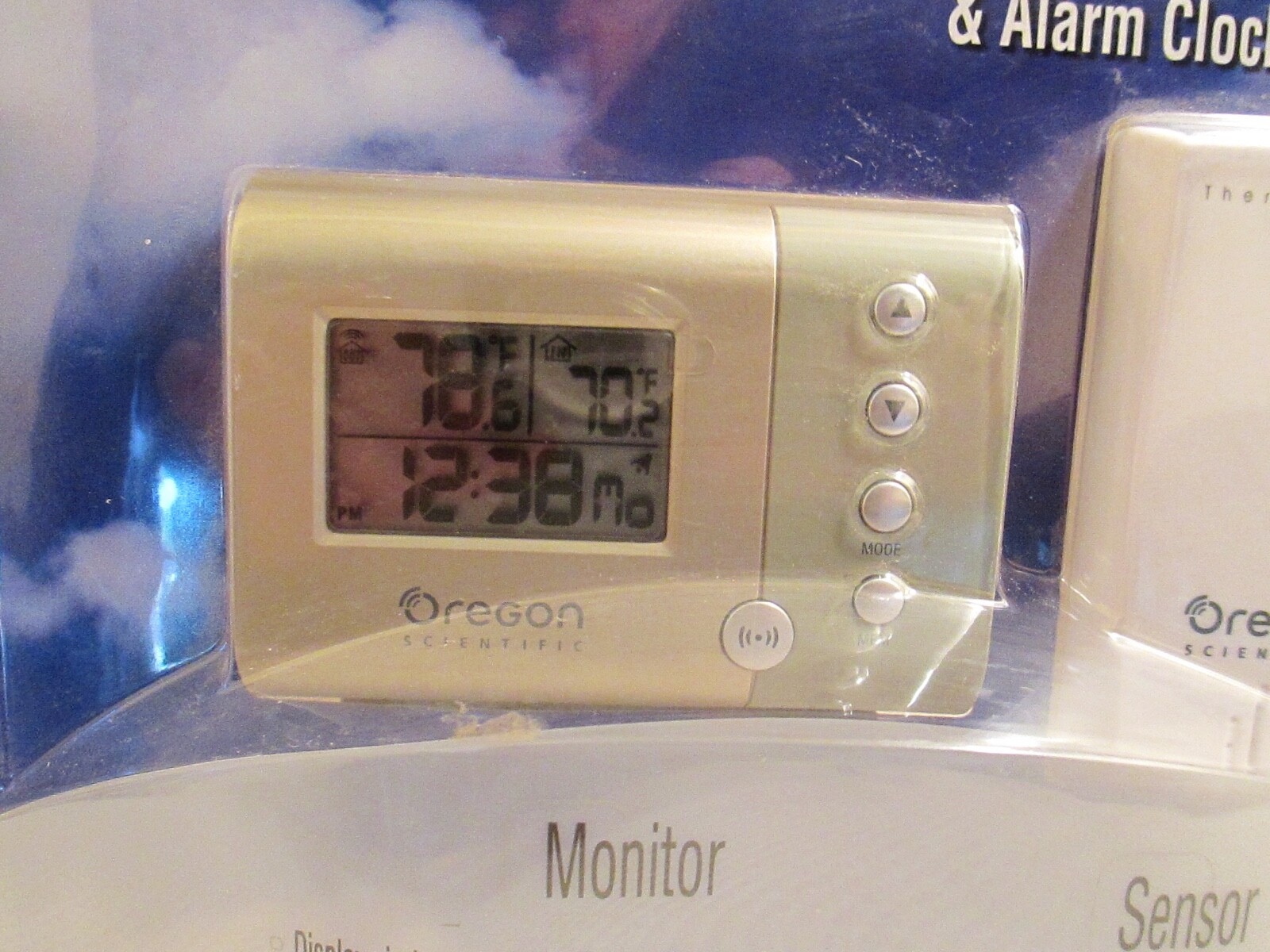 OREGON SCIENTIFIC Wireless Indoor Outdoor Thermometer & Alarm Clock # ...