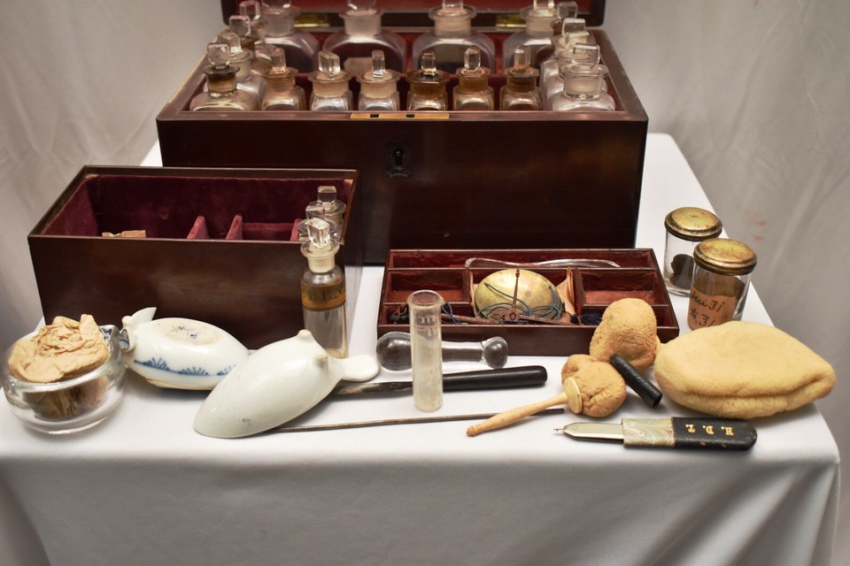 Antique Surgeon’s Apothecary Medical Kit Box with Glass Bottles ...