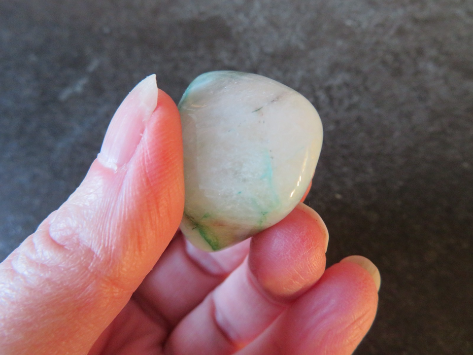 RARE DIOPTASE IN QUARTZ (22.8 grams / 35 mm) TUMBLESTONE (E2) MESSINA ...