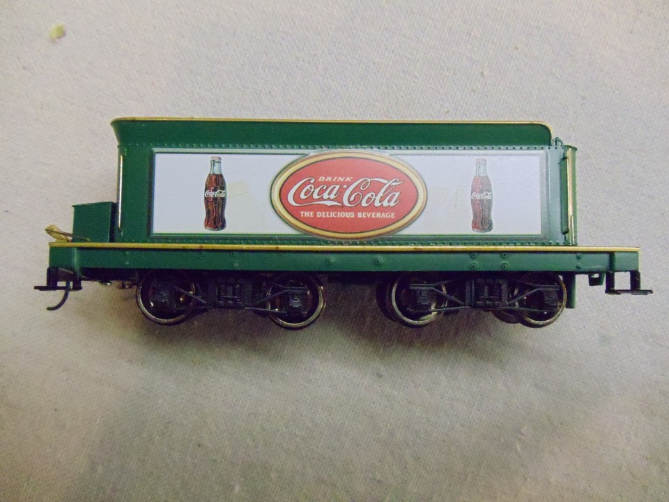 Hawthorne Village Train Coca Cola & Santa Locomotive and tender ON30 ...