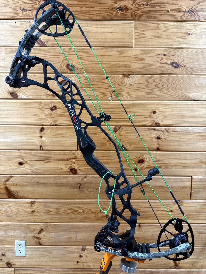 RARE Hoyt Pro Force PROForce 27.5-39.5" 70lb Shoot Through Black/Sitka ...