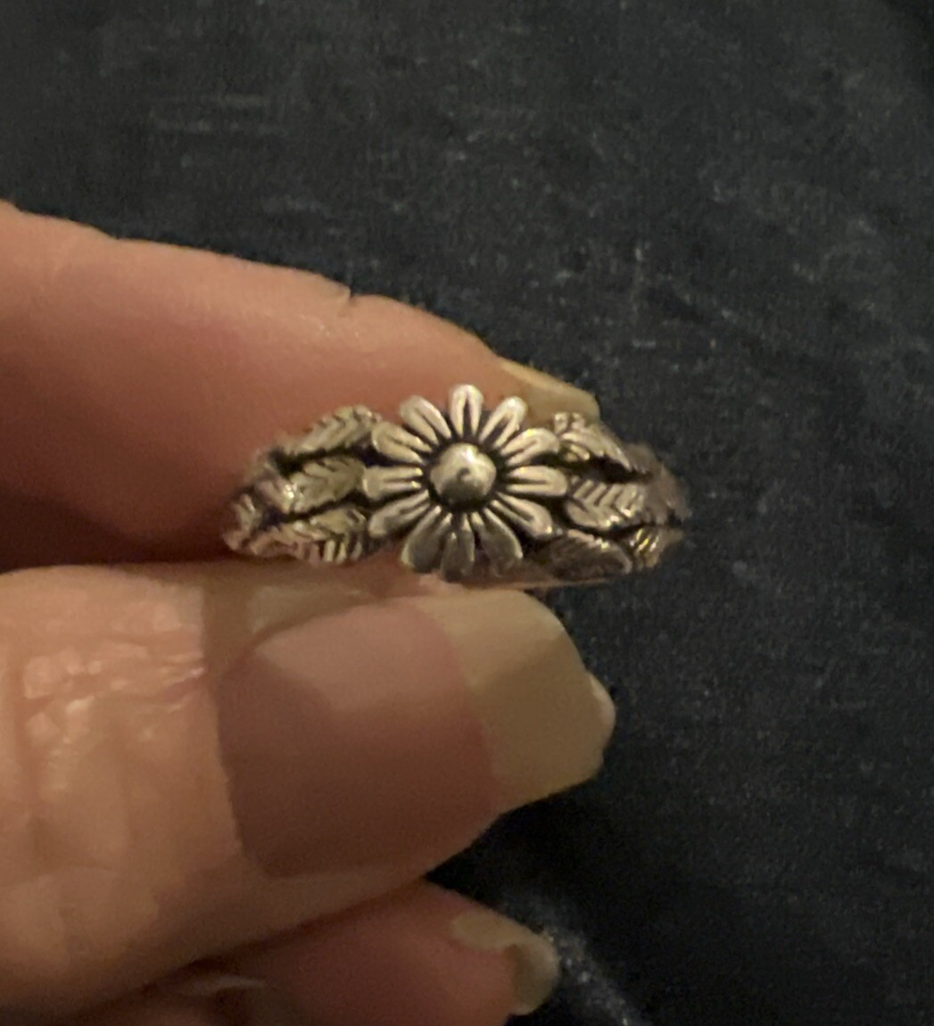 925 Sterling Silver Daisy Flower Ring size 8.5 - Gem