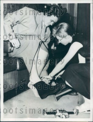 1957 Russian Discus Thrower I Beglyakova Tries on Shoes London Press ...