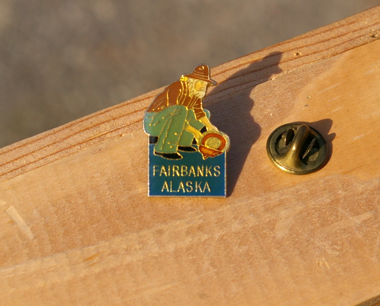 Fairbanks Alaska Gold Tone Metal & Enamel 1" Lapel Pin Pinback | eBay