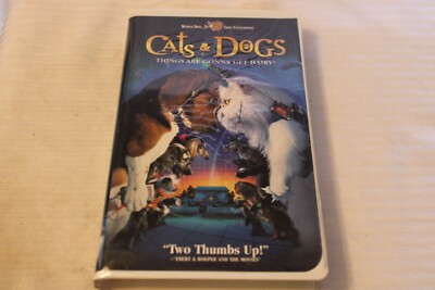 Cats & Dogs (VHS, 2001, Clamshell) Jeff Goldblum, Elizabeth Perkins ...