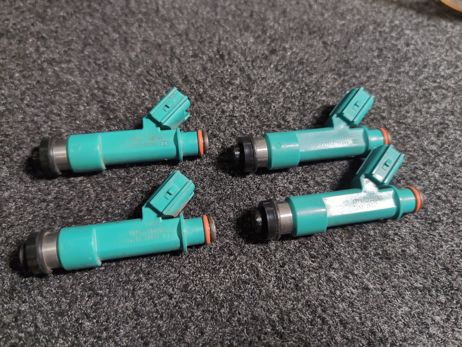 OEM Denso 4 FUEL INJECTORS Toyota Matrix Highlander RAV4 Scion TC XB ...