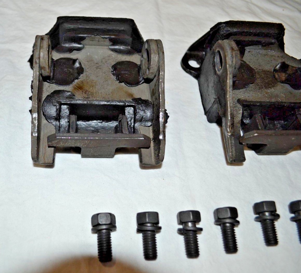 67-69 Motor Mounts with Bolts + Lock Washers KIT Camaro 302 327 350 396 ...