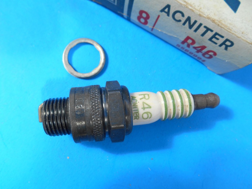Box of 8 NOS GM AC R46 Acniter Spark Plugs 5569994 | eBay