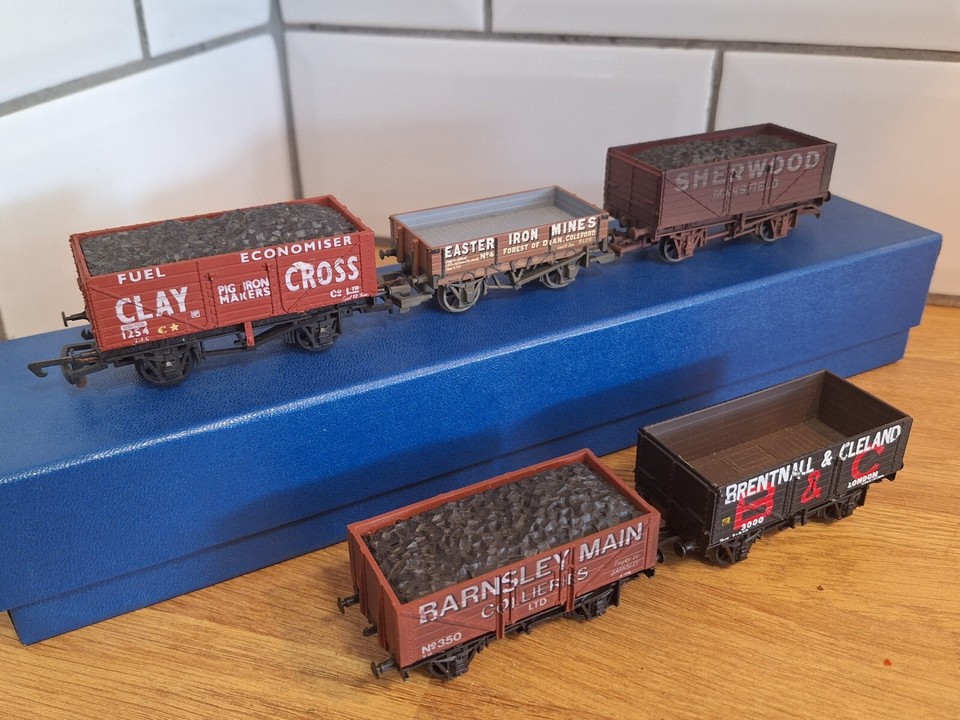 Five OO Dapol/Hornby/Mainline Wagons | eBay UK