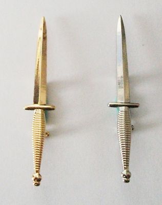 LARGE COMMANDO DAGGER BADGE - GOLD OR SILVER COLOURED METAL | eBay UK