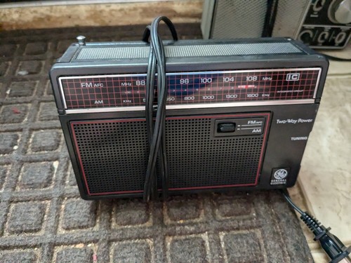 Vintage General Electric GE Portable AM/FM Radio Model 7-2660D | eBay