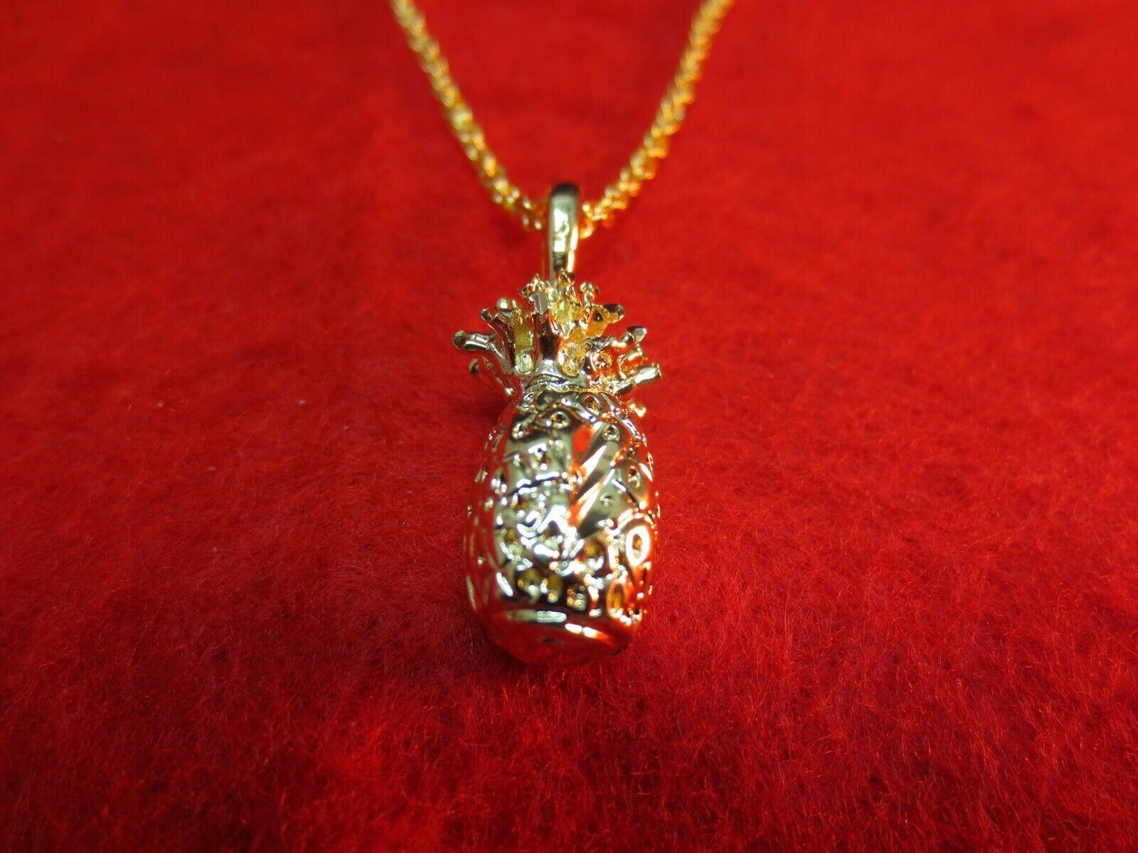 14 KT GOLD PLATED LG PINEAPPLE ABOUT 1 1/8" HIGH CHARM W/ 30" ROPE ...