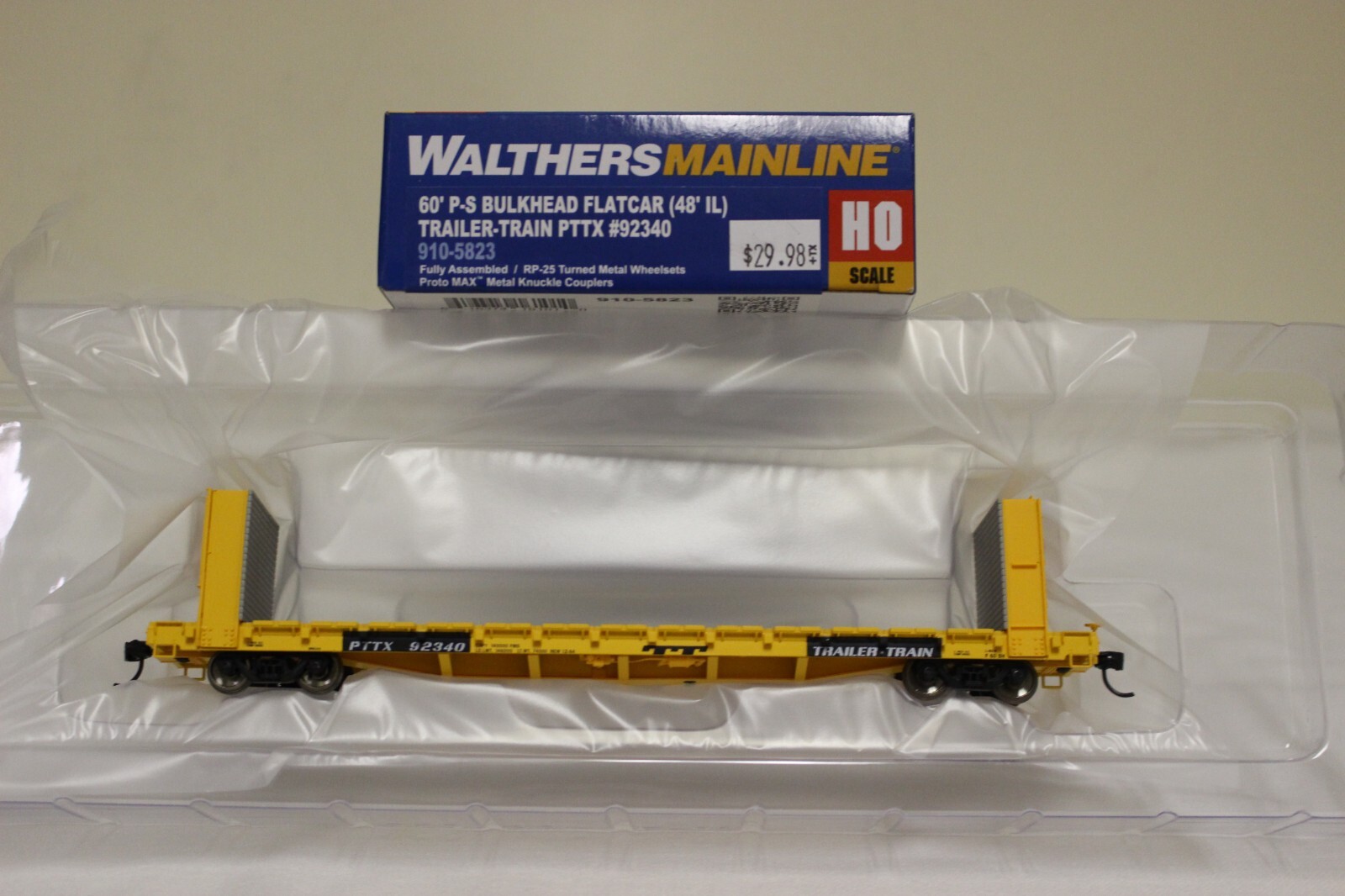 Walthers Mainline 910-5823 60' Pullman Bulkhead Flatcar Trailer Train ...