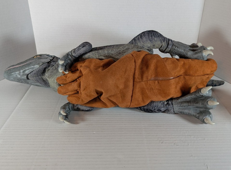 Jurassic World Park Real FX Baby Blue Dinosaur Animatronic Hand Puppet ...