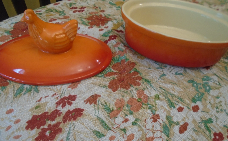 TWO PIECE CHICKEN CASSEROLE BAKING DISH WITH CHICKEN HEN ON LID - SMALL ...