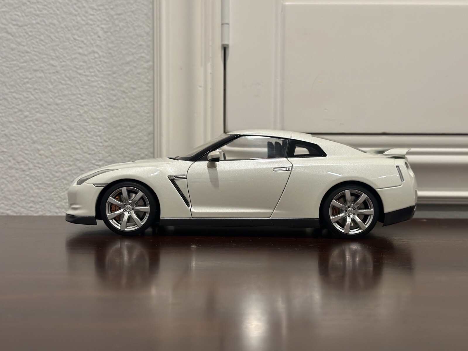 Nissan GTR (R35), Pearl White | AUTOart 1/18 | Very Rare | eBay