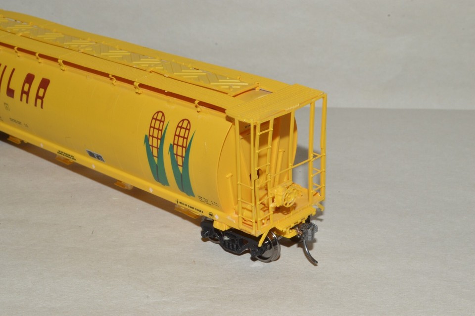 HO scale InterMountain Scoular Grain cylindrical covered hopper car ...