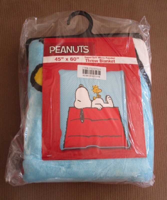 Peanuts retailers snoopy outlet blanket