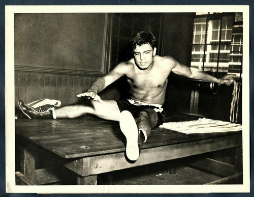 ARGENTINA BOXER ALEX MITEFF GETTING READY TO FIGHT NINO VALDES 1958 ...