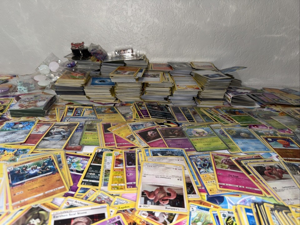 5000+ pokemon cards alot of old cards/vintage evolution black and white ...