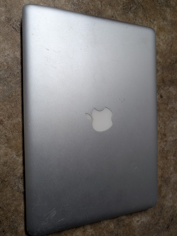 Lot of 4 Apple MacBooks - MacBook Air 13" (2015) & 2x MacBook Pro 13 ...