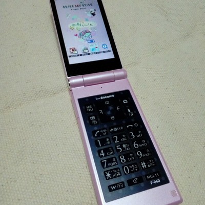 DoCoMo STYLE series Fujitsu F-06D Girls' Happy Pink Flip Phone ...
