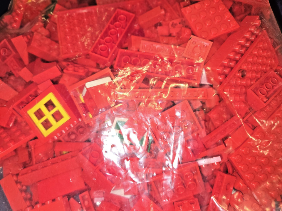 LEGOS LEGO Lot 2 lbs. RED RANDOM PULL Mixed Pieces, Bricks, Plates NO ...