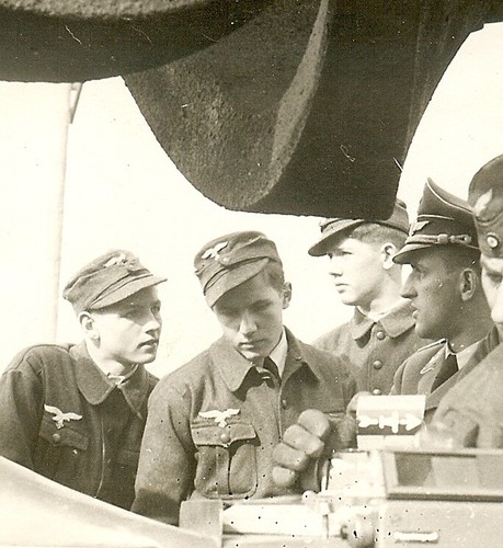 **BEST! Luftwaffe Jugend Flakhelfer Boys w/ Richtungshörer Flak Sound ...