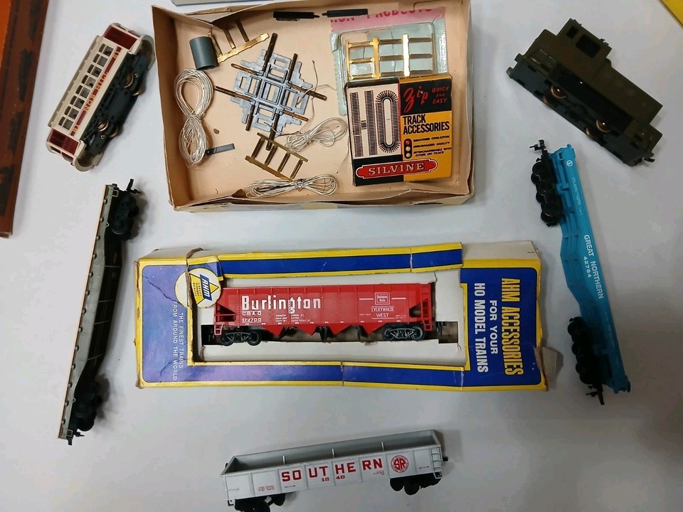 1970's TYCO Train Set HO Scale Trains, 17+Feet-Of-Track, Train ...
