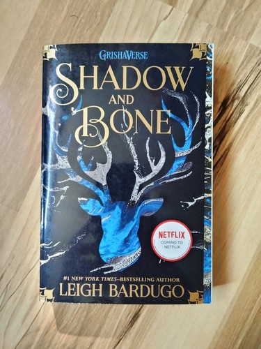 Shadow and Bone: Book 1 by Leigh Bardugo Book Paperback Like New ...