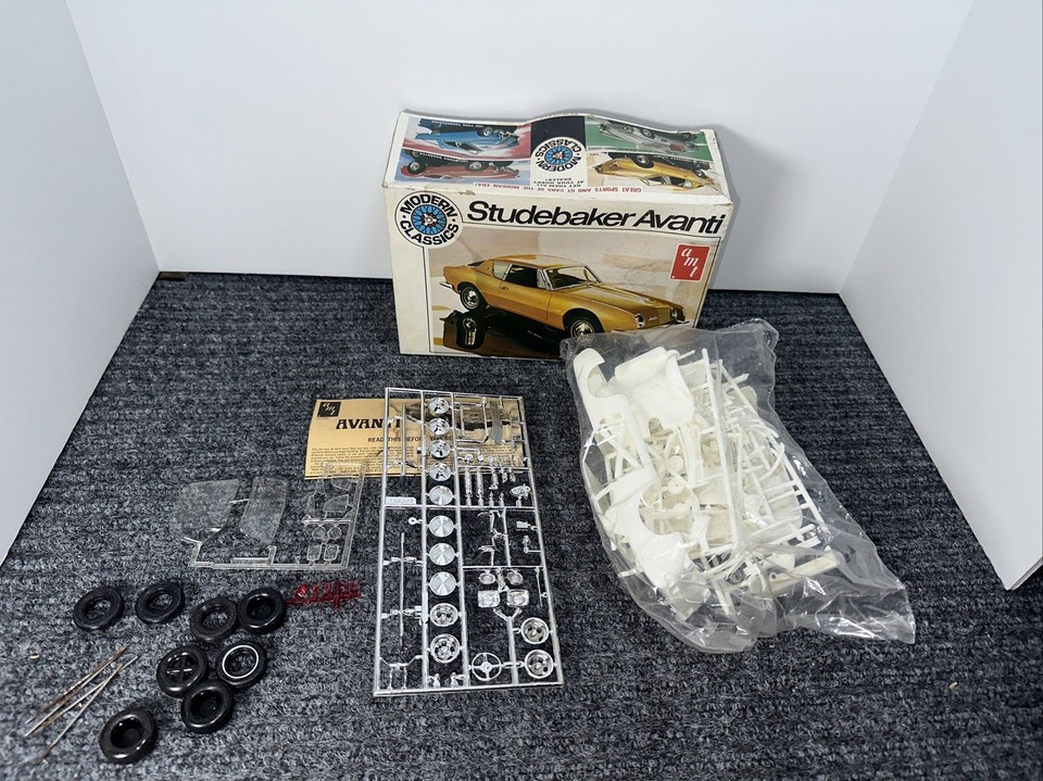 AMT model car kit 1:25 Studebaker Avanti T413 New in factory sealed bag ...