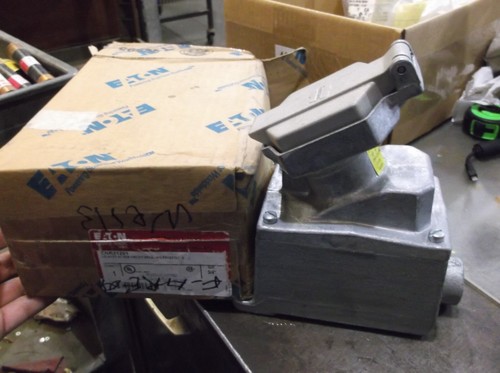 NIB EATON CROUSE HINDS ENR21201 RECEPTACLE ASSEMBLY 3/4" 20A 125 VAC ...