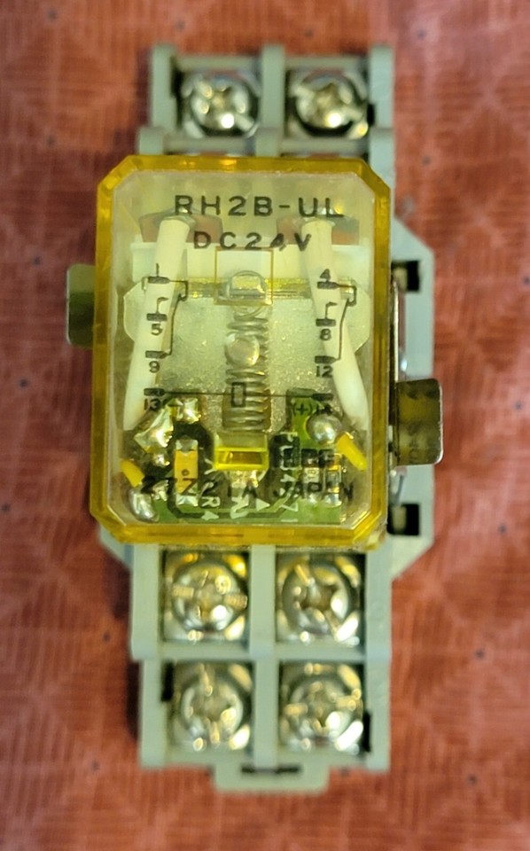 Idec RH2B-UL 24v Power Relay w/SH2B-05 988 10C Socket | eBay