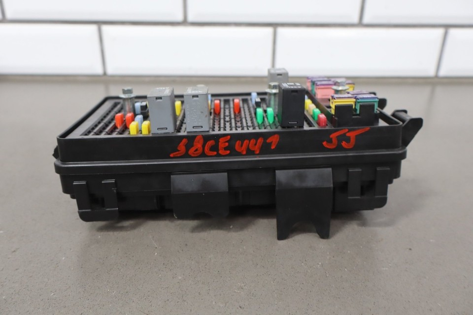 2008 Chevrolet Corvette Engine Fuse Relay Junction Box 25954866 OEM | eBay
