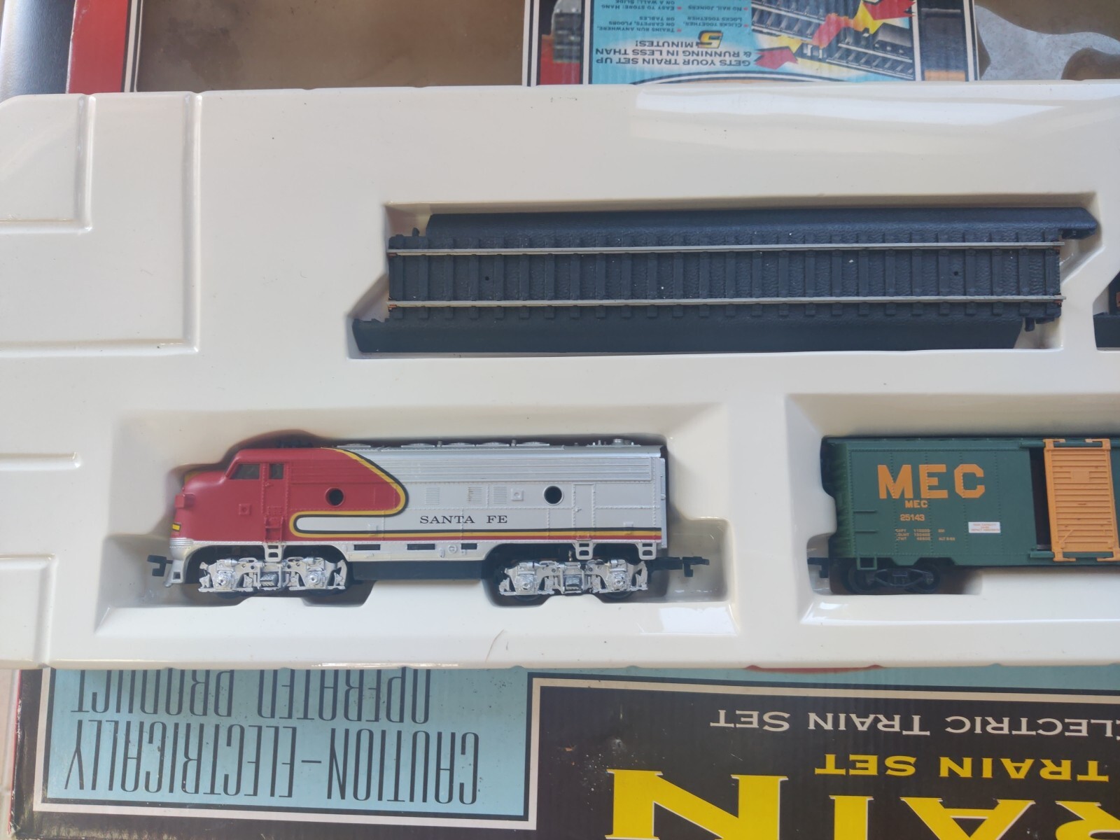 Life-Like Trains 8974 RC Electric Supertrain Set, HO 47"x38" Oval Power ...