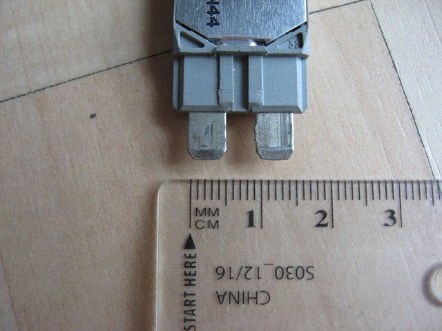 Navistar Bussmann 3529688C1 22320-303 Circuit Breaker Fuse 20a 20amps # ...