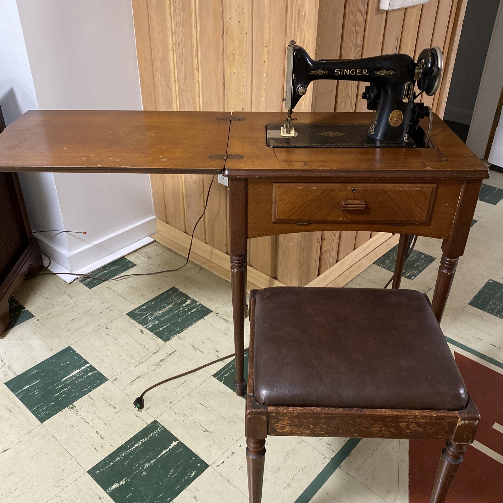 Vintage Singer sewing machine 1940 -cabinet w bench, manual, assessory ...