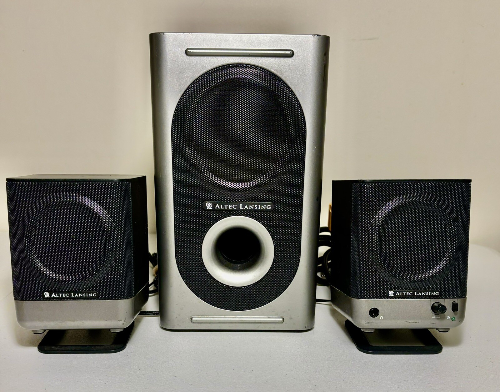 Altec Lansing 221 3-Piece Set Wired Computer Desktop Speaker System 3.5 ...