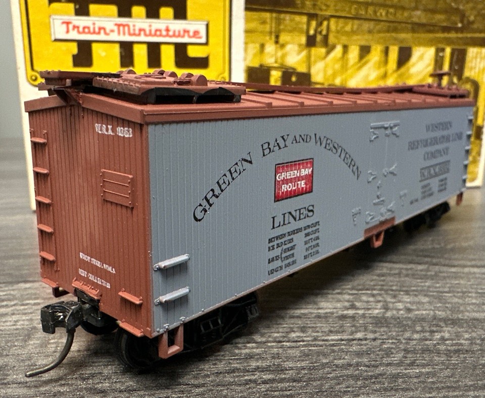 Train Miniature HO Scale RTR #2405 40’ Wood Reefer Green Bay & Western ...