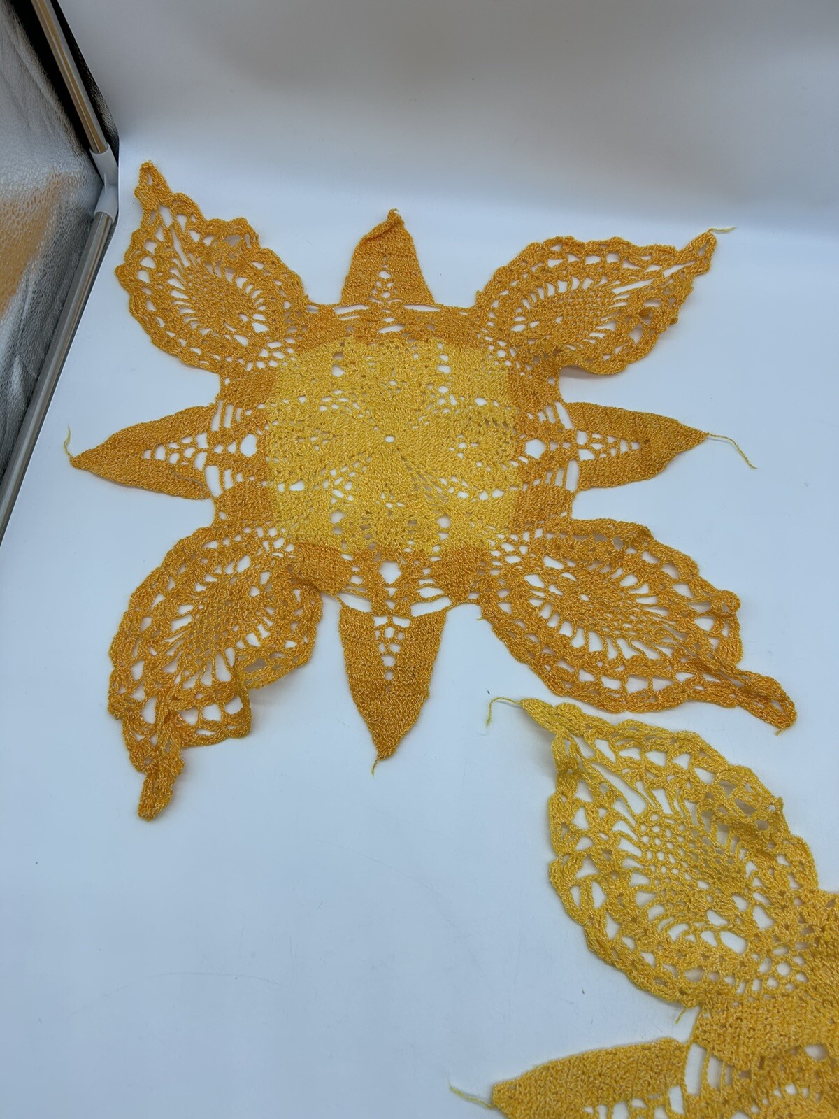 VTG Sun Shaped Yellow/orange Doilies Cottage And Granny Core. Hand-made ...