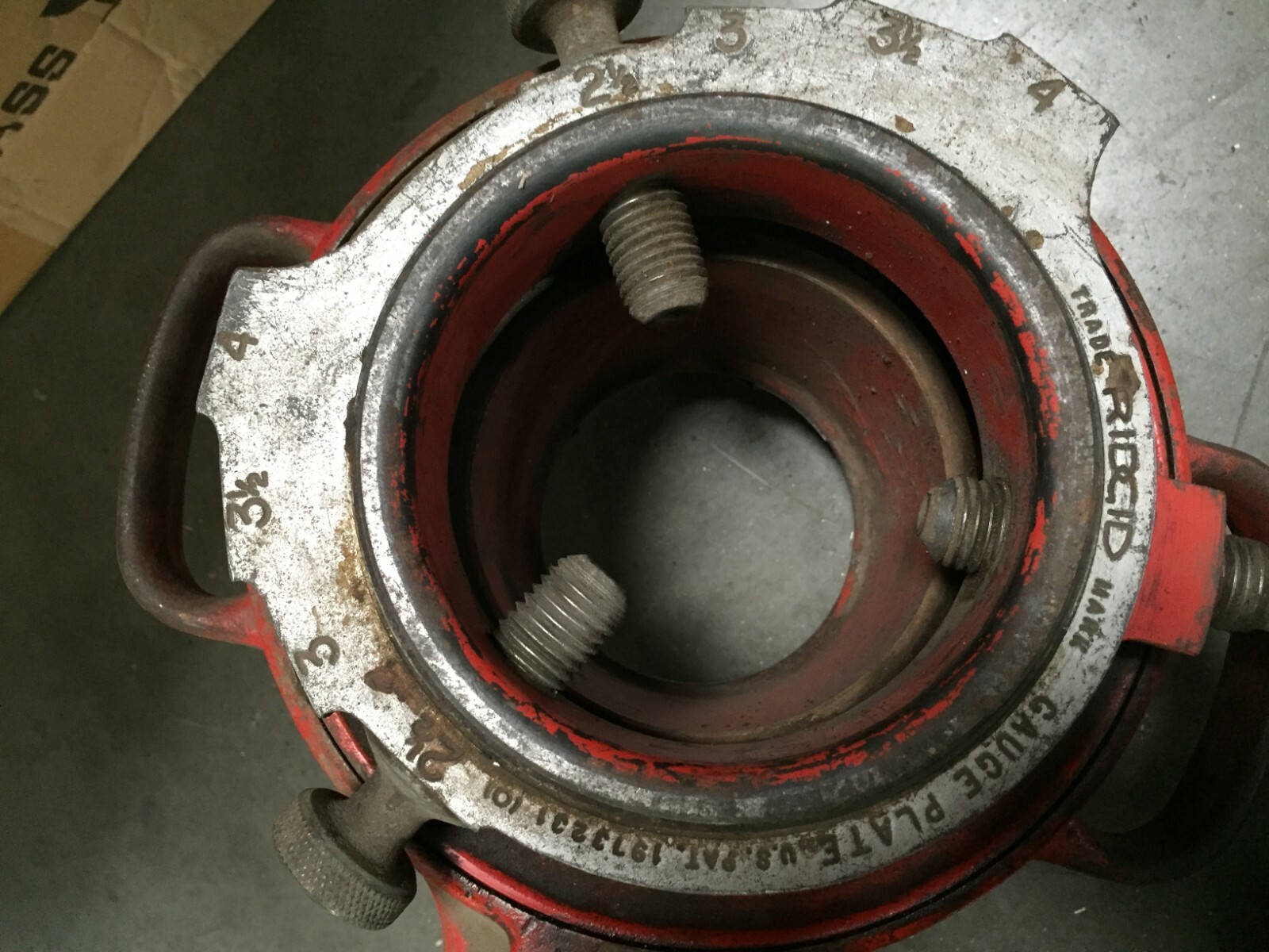 RIGID 4-P The receding geared threader is designed to thread 2½" to 4 ...