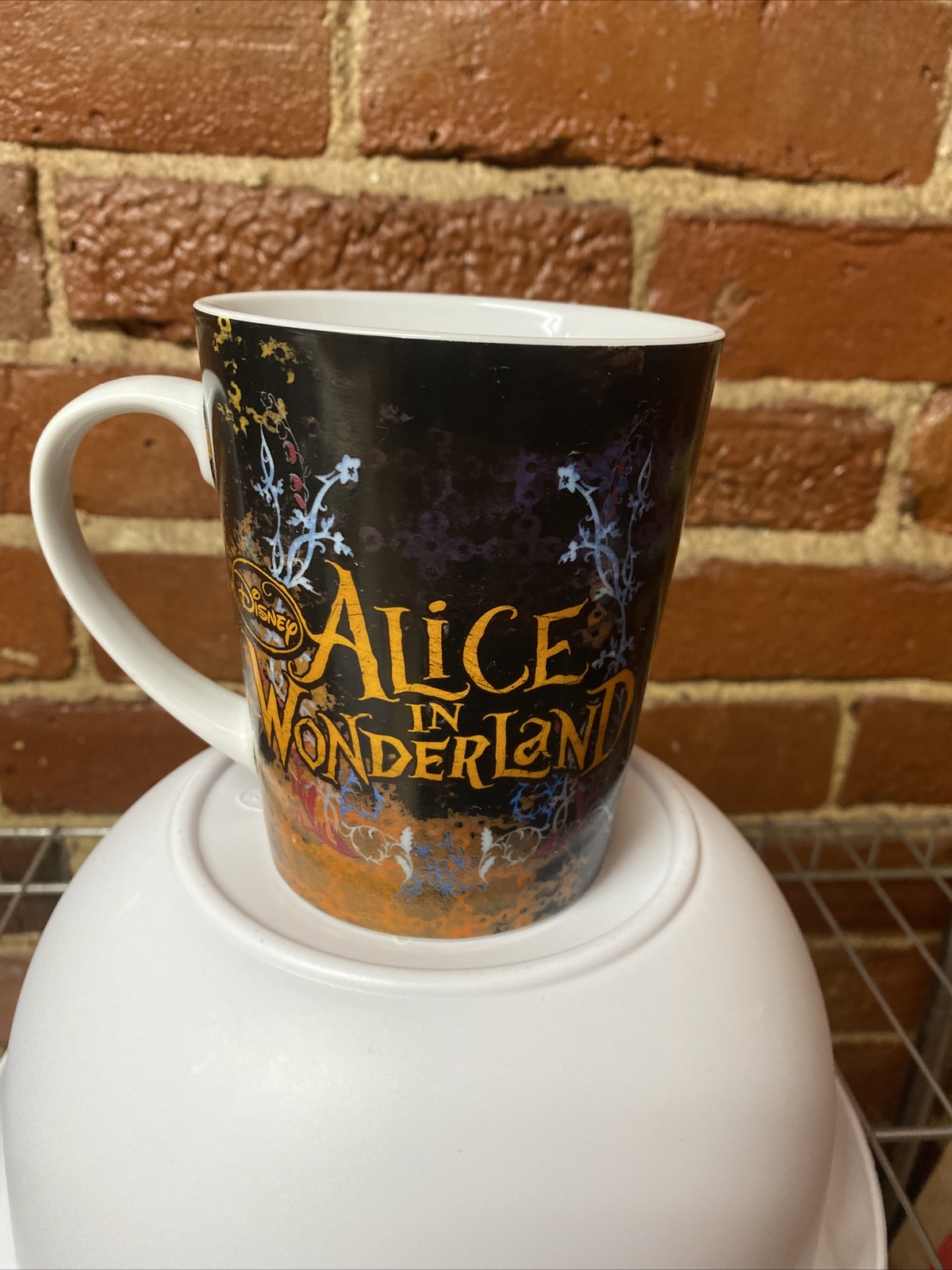 RARE Disney Alice in Wonderland Mad Hatter Mug Blockbuster Exclusive ...