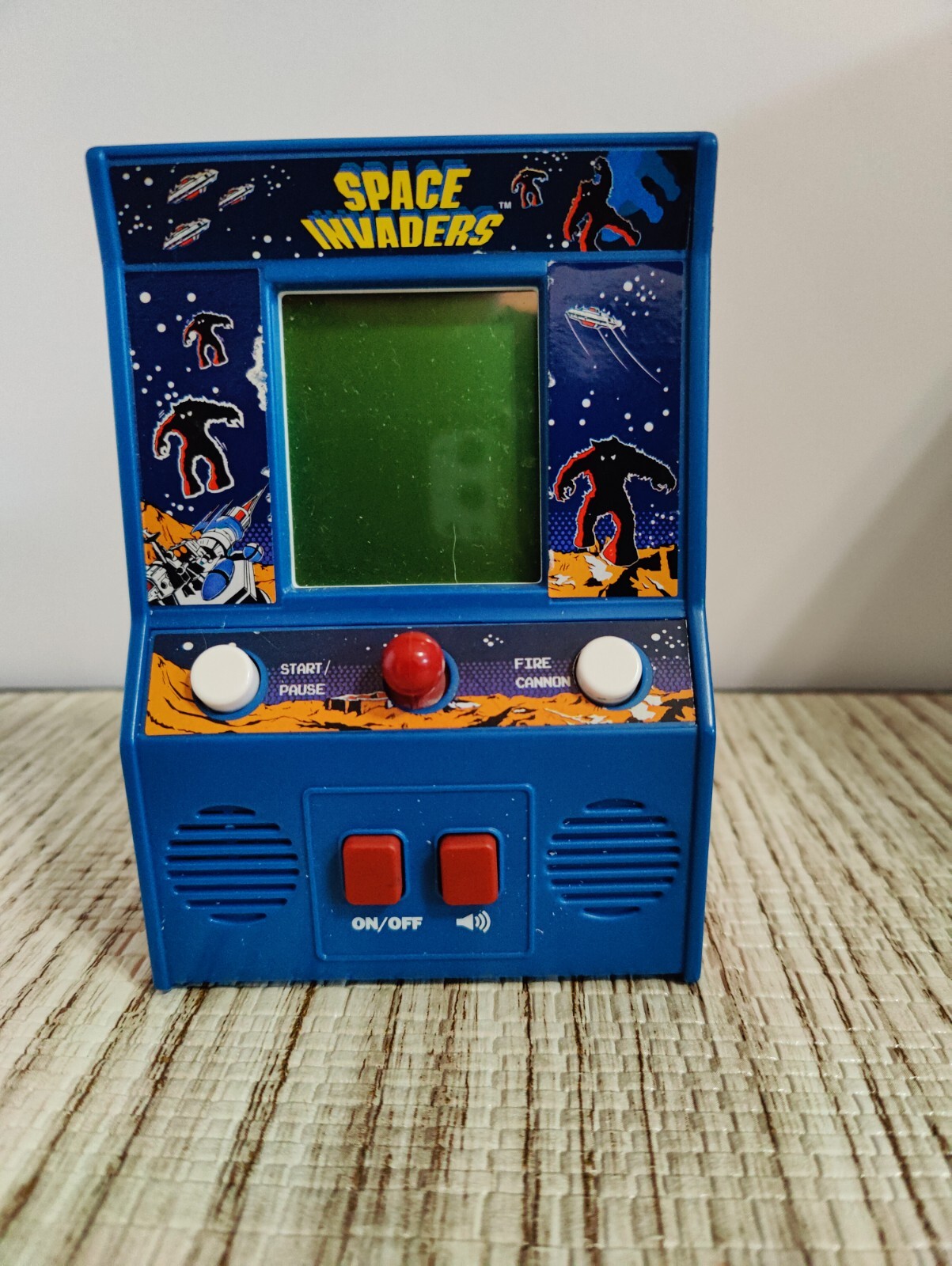 Vintage Space Invaders Electronic Mini-Arcade Handheld Game By Taito ...