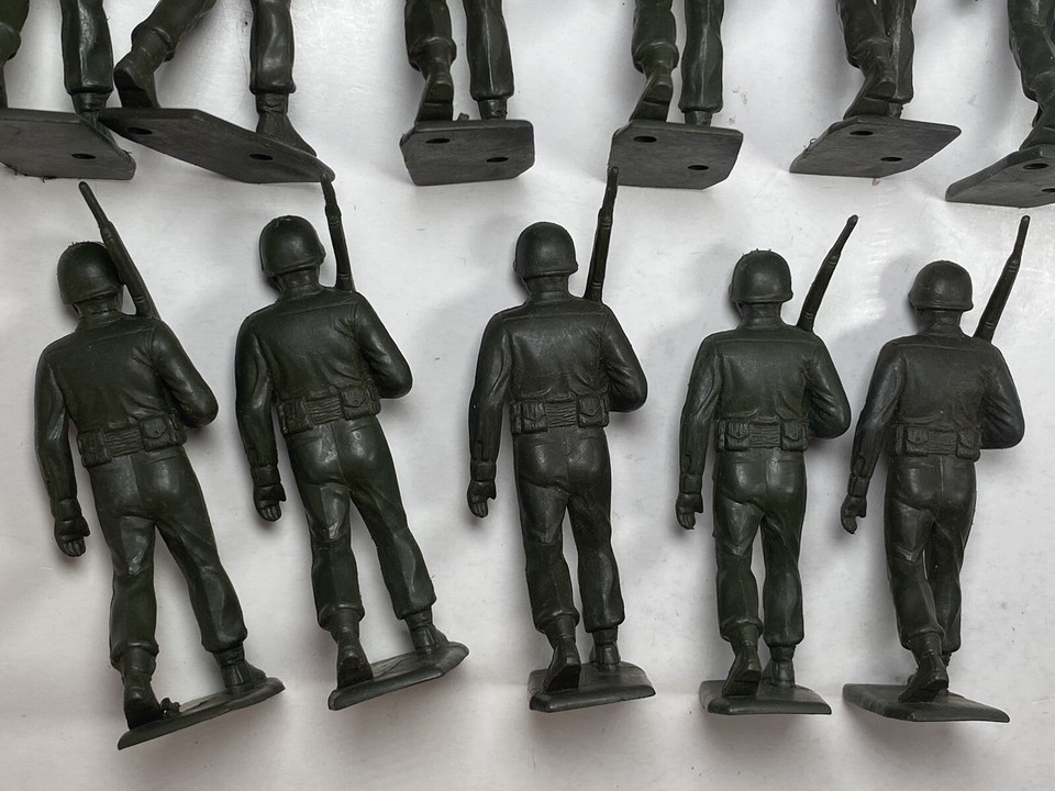 Marx Vintage 60mm GI Soldiers Army Men Green Plastic Marching Figures ...